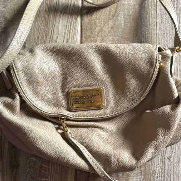 Marc By Marc Jacobs | Bags | Marc By Marc Jacobs Cream Leather Shoulder ...